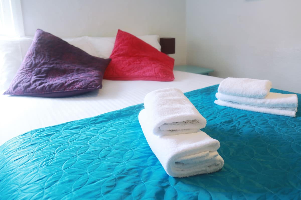 Quarto Duplo, 1 cama de casal, casa de banho anexa (Small, Third Floor) | Comodidade do quarto