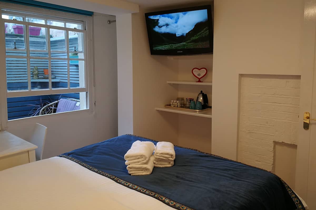 Quarto Duplo de Luxo, 1 cama queen-size, casa de banho anexa | Televisão