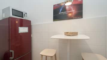 Quarto Duplo (Fleetblick) | Cozinha privada | Um frigorífico, um forno, uma placa de cozinha