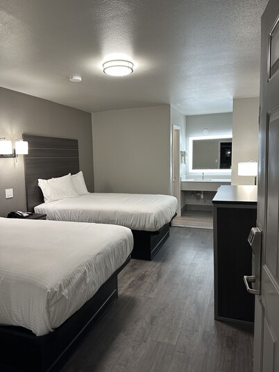 Sleepy Traveler Motel