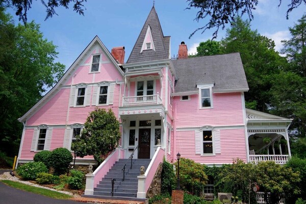 Cedar Crest Inn - Asheville, NC