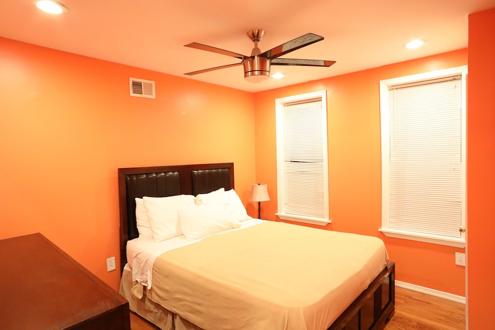 Affordable 4tvs In\out Security Smells New, Party & Bbq Yard, Spotless Clean - Pennsylvania