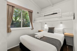 Vila, 3 quartos, vista para o rio | Ferros/tábuas de passar roupa, Wi-Fi de cortesia