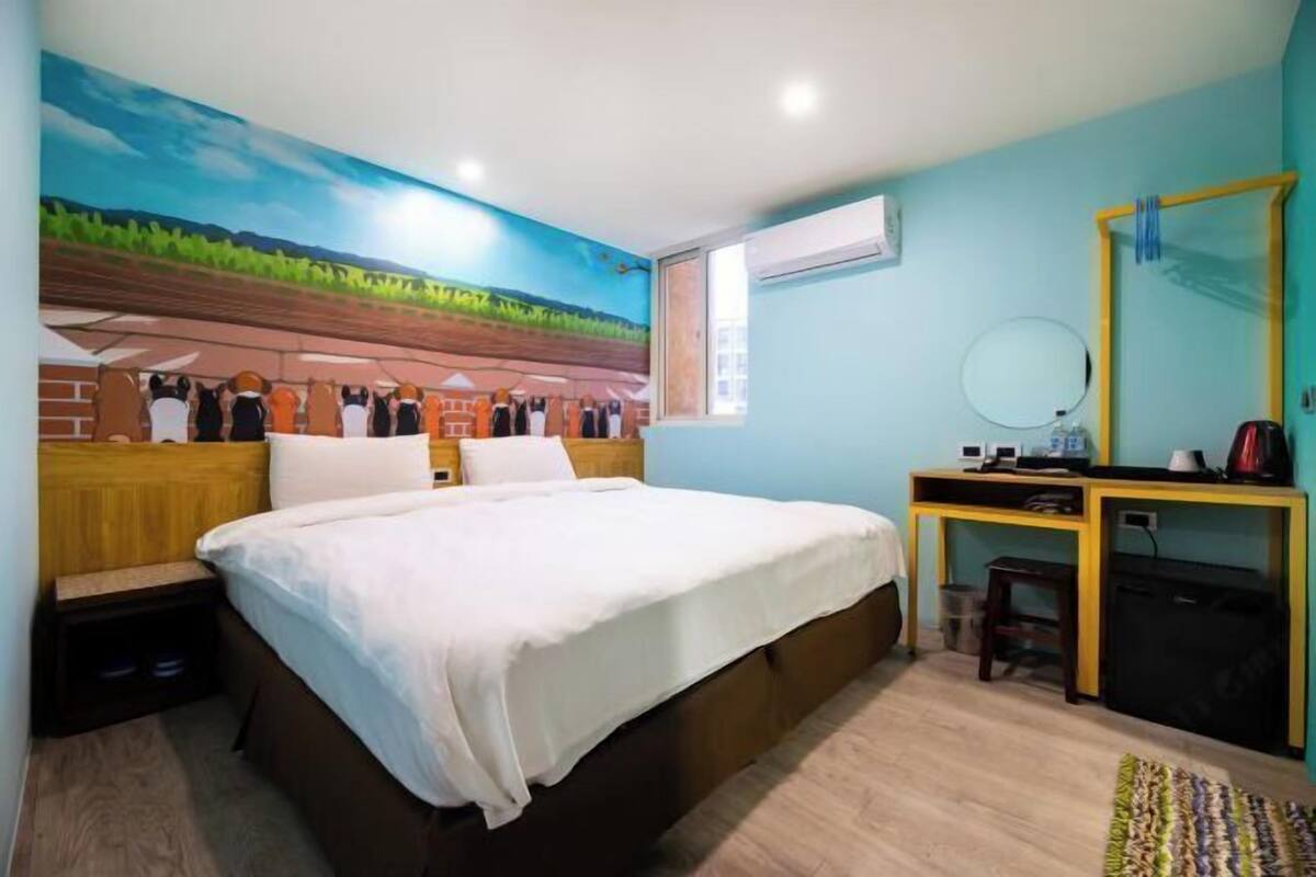 Escrivaninha, cortinas blackout, Wi-Fi de cortesia, roupa de cama
