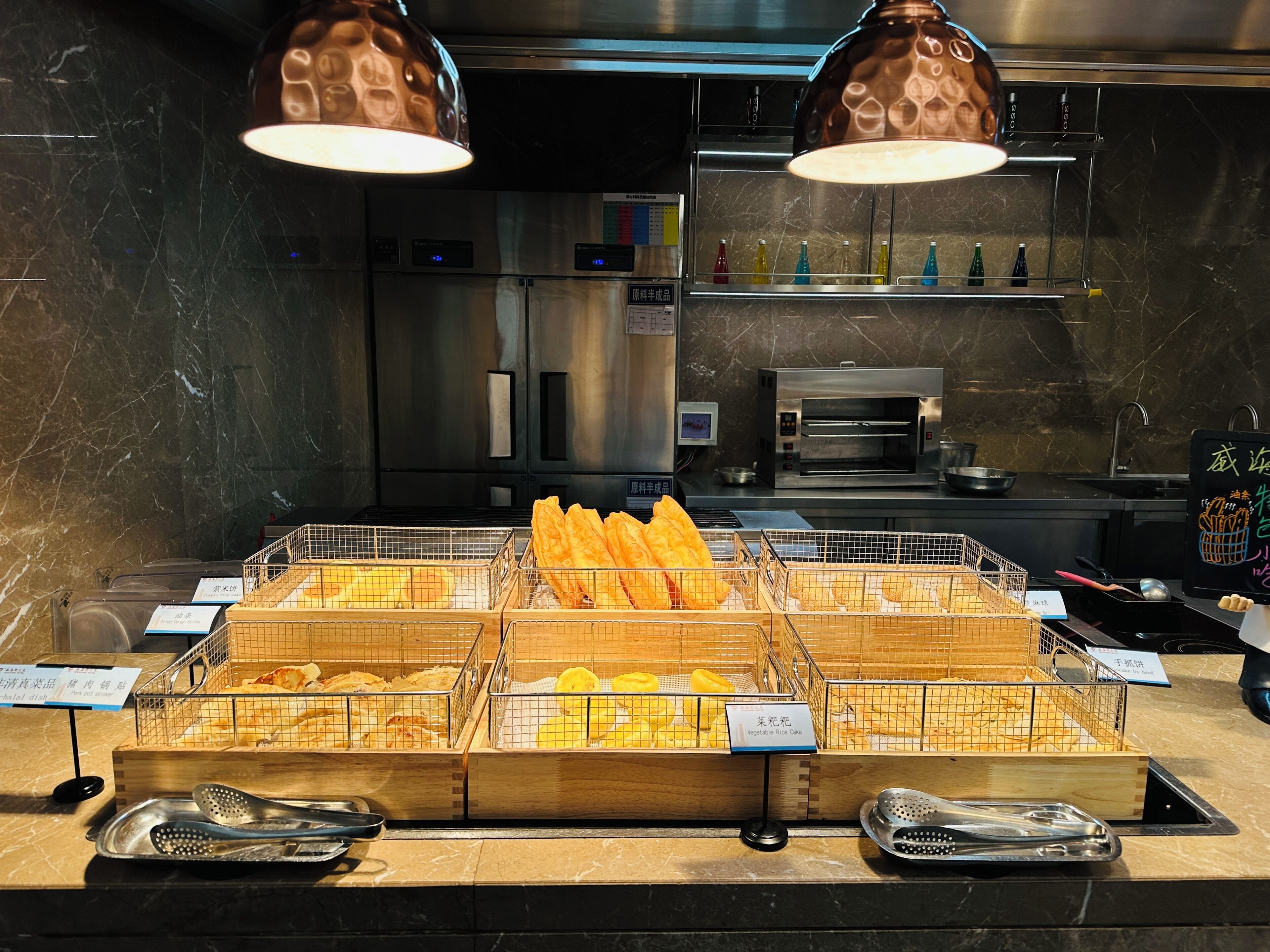 Café da manhã com buffet todos os dias mediante uma taxa