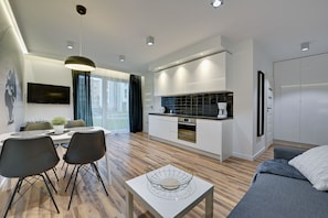 Modern Apartment with Terrace (without parking - 126) | Sala de estar | TV de ecrã plano 