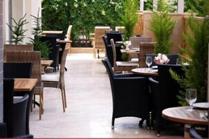 Pequenos-almoços, almoços, jantares servidos, cozinha turca 