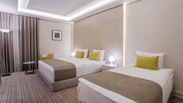 Family Room | Roupa de alta qualidade, minibar, cofre com capacidade para portátil