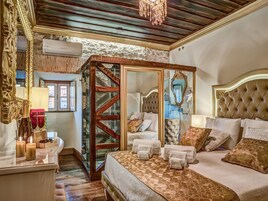 Suíte luxo, vista para a cidade | Roupas de cama premium, frigobar, individualmente decorados