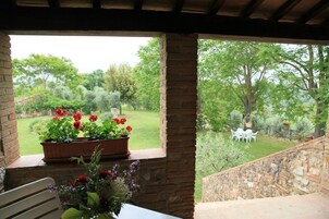 Apartamento Deluxe, 2 quartos, casa de banho privativa, junto ao jardim | Vista do quarto