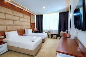 Quarto duplo standard, 2 camas de solteiro | Frigobar, cofres nos quartos, escrivaninha