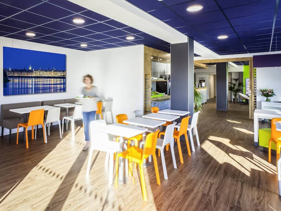Café da manhã com buffet todos os dias mediante uma taxa