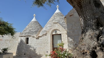 Trullo (5 pax) | Vista para o pátio