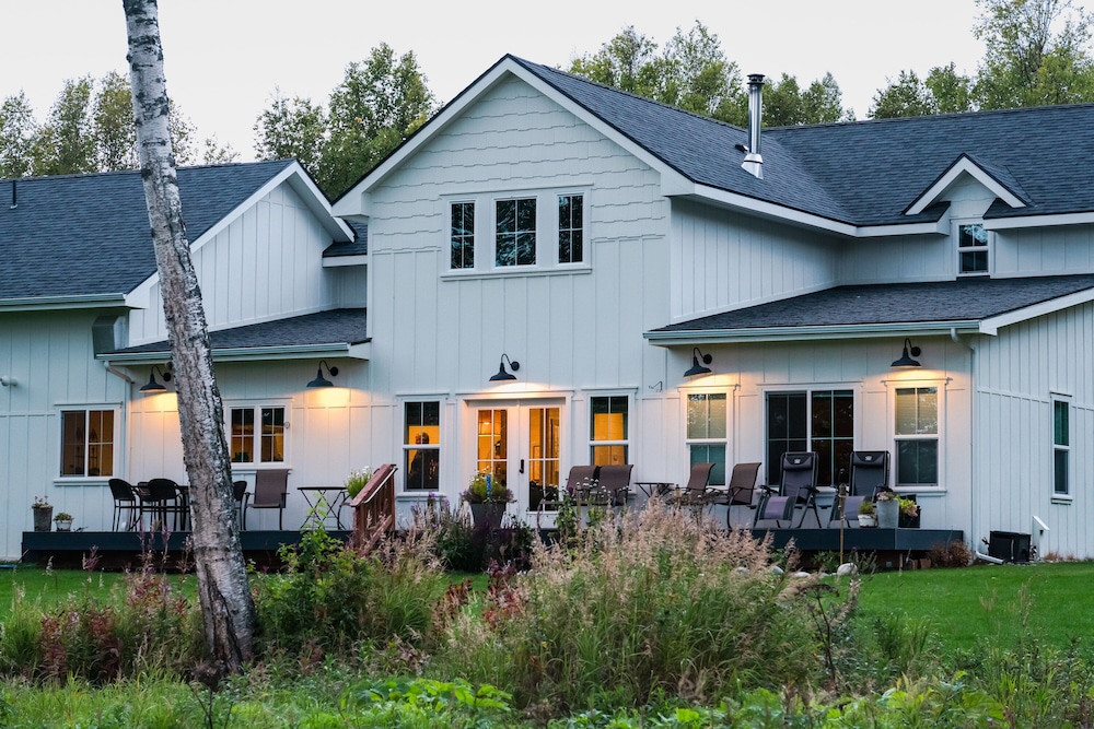 Snowgoose Pond Bed & Breakfast - Alaska