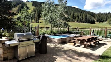 Casa, 2 camas queen-size, vista para a montanha (Fox Pine Lodge Hotel Room 2 FPAFH2) | Vista da varanda