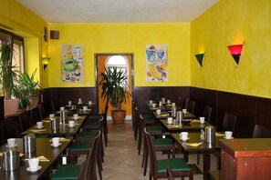 Pequeno-almoço tipo buffet diário incluído 