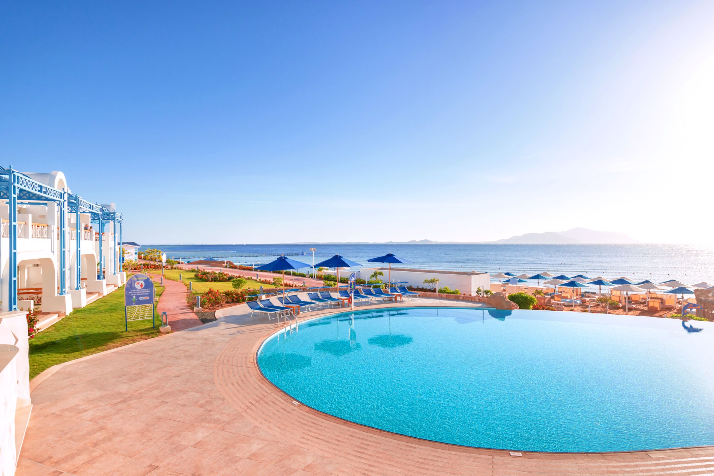 12 piscinas exteriores, espreguiçadeiras 