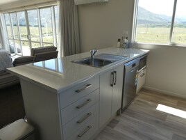 Casa, 3 quartos | Cozinha privada | Um frigorífico/congelador grande, um micro-ondas, um forno