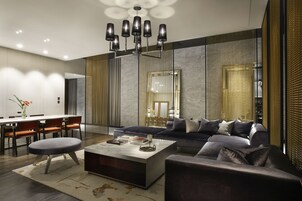 Roupas de cama premium, edredons de pluma, cofres nos quartos