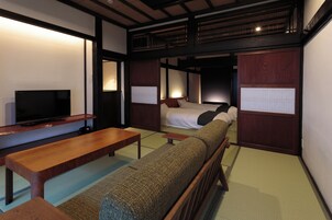 Quarto Premium (Japanese-style) | Edredões de penas, cofre no quarto, com decoração personalizada 