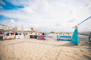 Perto da praia, praia de areia branca 