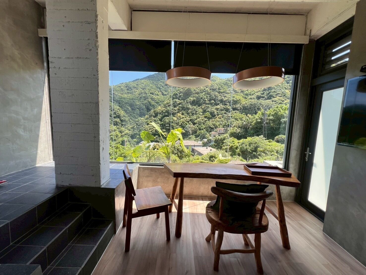 Quarto Duplo de Luxo, pátio, vista para a montanha | 1 quarto, roupa de alta qualidade, edredões de penas 