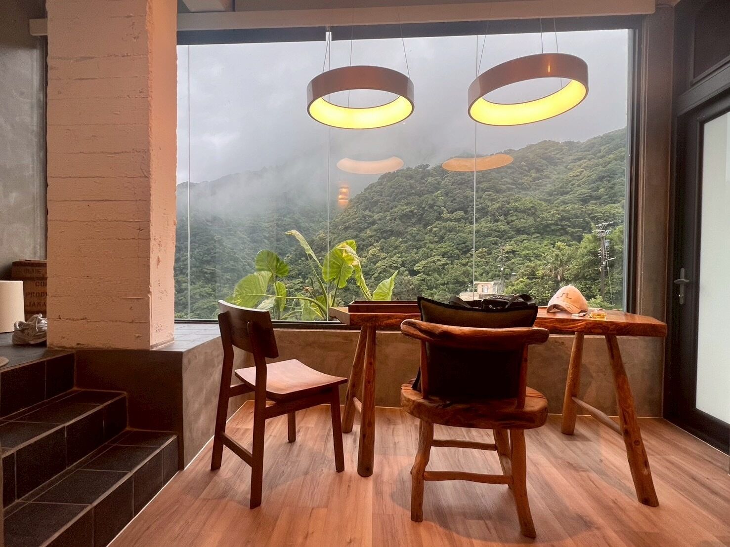 Quarto Duplo de Luxo, pátio, vista para a montanha | 1 quarto, roupa de alta qualidade, edredões de penas 