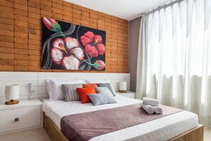 Quarto casal superior | Frigobar, cortinas blackout, Wi-Fi de cortesia, roupa de cama