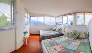 16 quartos, individualmente decorados, individualmente mobiliados