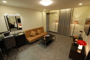 Suite Royal | Sala de estar | TV de ecrã plano