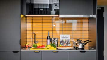 1 quarto, cofre no quarto, secretária, quartos insonorizados