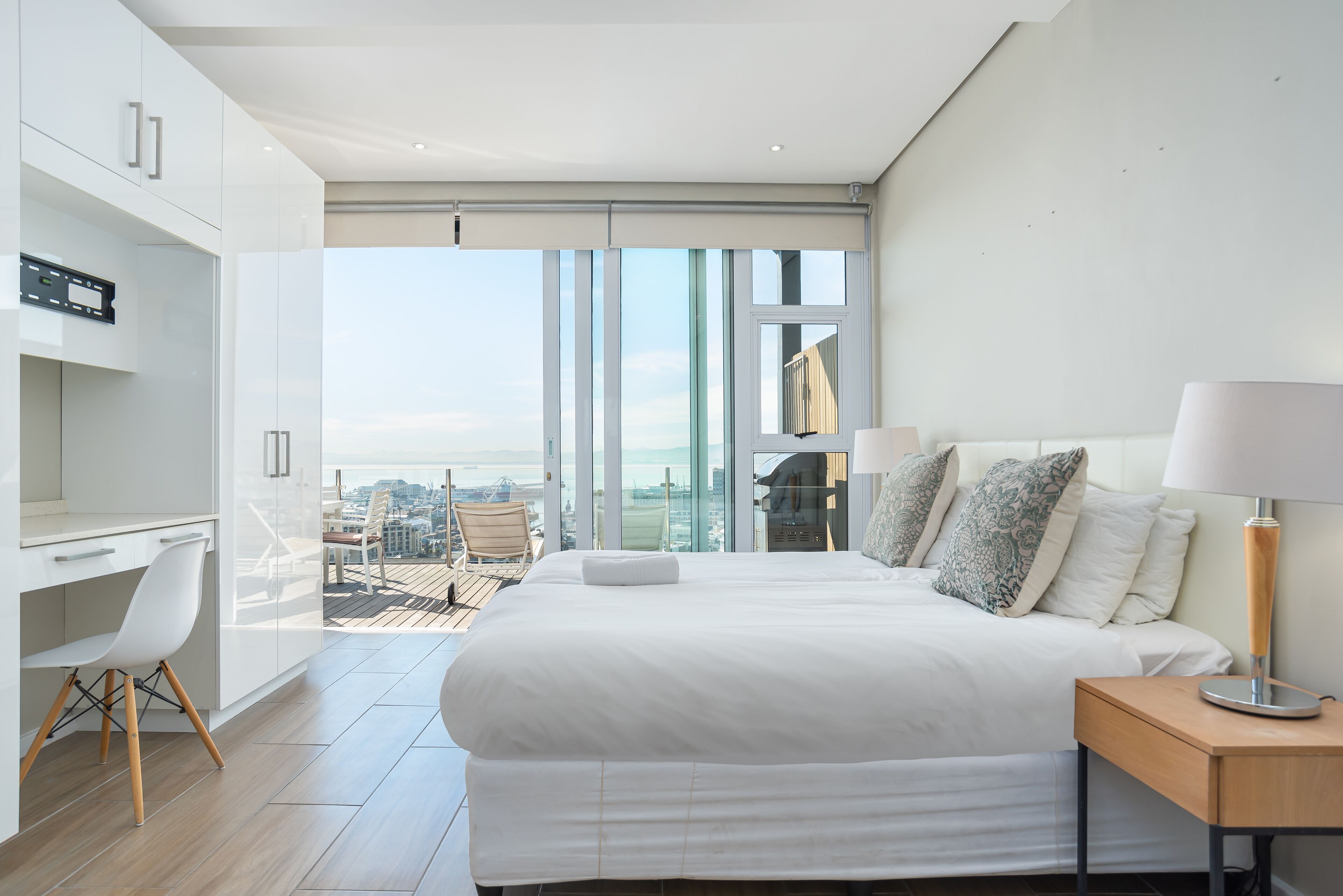 Apartamento Comfort, 2 quartos, Vista para a cidade | 2 quartos, cofre no quarto, cortinas/cortinados opacos 