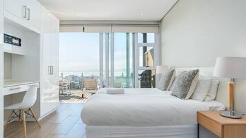Apartamento Comfort, 2 quartos, Vista para a cidade | 2 quartos, cofre no quarto, cortinas/cortinados opacos