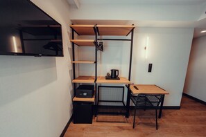 Quarto Individual Básico | Cofre no quarto, cortinas/cortinados opacos, Wi-fi grátis