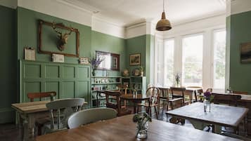 Pequeno-almoço inglês diário incluído