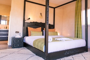 1 quarto, roupa de alta qualidade, com decoração personalizada 