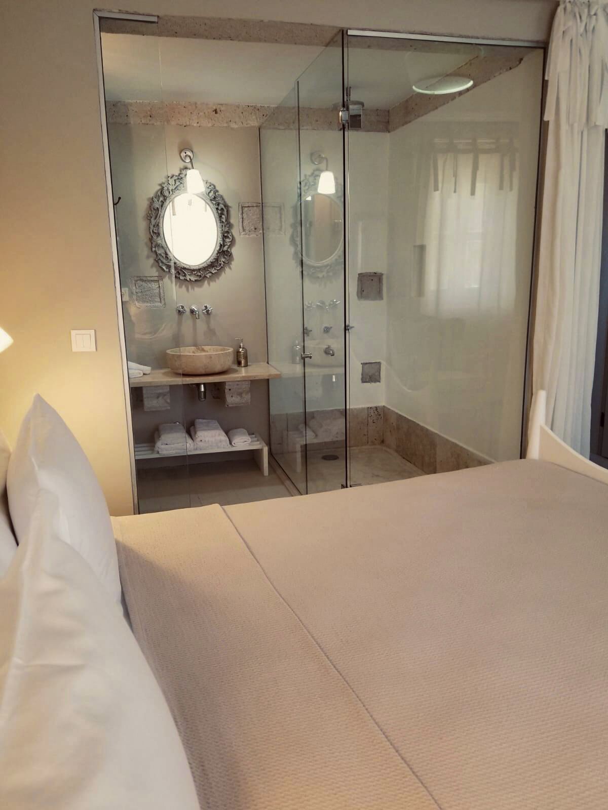 Quarto luxo | Cofres nos quartos, escrivaninha, Wi-Fi de cortesia, roupa de cama