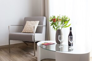 Apartamento luxo, banheira de hidromassagem | Lençóis italianos Frette, roupas de cama premium, edredons de pluma