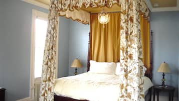Quarto, casa de banho privativa (Junior Suite Room) | Ferro/tábua de engomar, roupa de cama fornecida