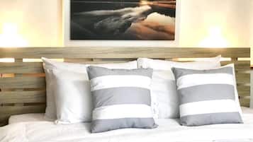 Condo superior, 1 quarto, para não fumantes, vista para a cidade | Escrivaninha, ferros/tábuas de passar roupa, Wi-Fi de cortesia