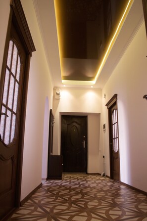 Apartamento superior, 3 quartos (Udatnogo Street) | Corredor