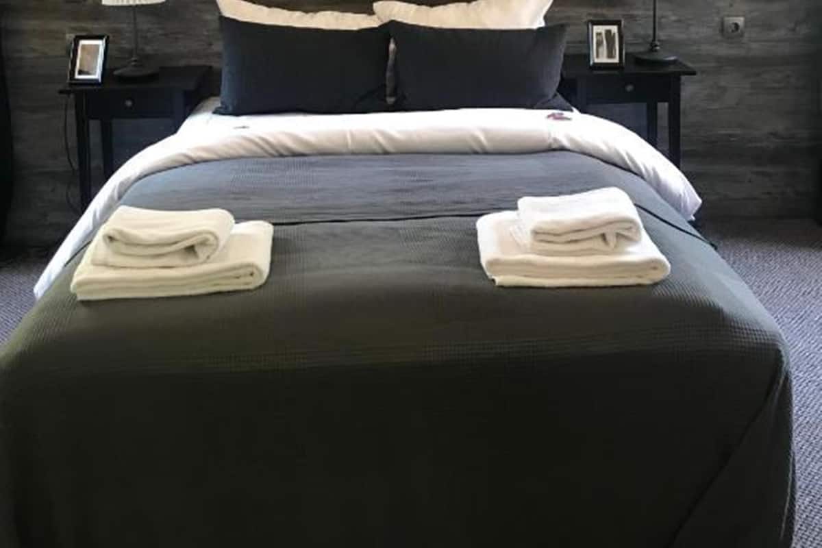 Quarto Duplo, casa de banho partilhada | Secretária, Wi-fi grátis