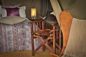 Secretária, cortinas/cortinados opacos, roupa de cama fornecida 