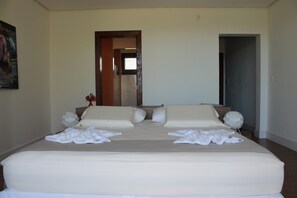 Quarto casal standard, 1 cama King, para não fumantes, vista para a piscina | Roupas de cama de algodão egípcio, roupas de cama premium