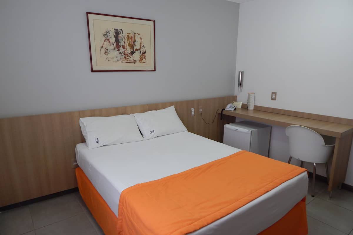 Quarto casal | Frigobar, cofres nos quartos, escrivaninha