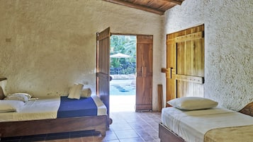 Suite Deluxe, vista para a piscina | Vista do quarto