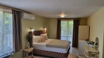 Cortinas blackout, ferros/tábuas de passar roupa, Wi-Fi de cortesia