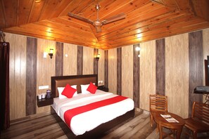 Quarto Deluxe | Secretária, Wi-fi grátis, roupa de cama fornecida 