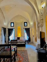 Quarto Duplo Deluxe | Minibar, secretária, ferro/tábua de engomar, Wi-fi grátis 