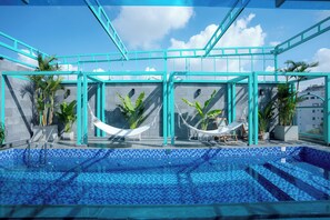 Piscina no piso superior